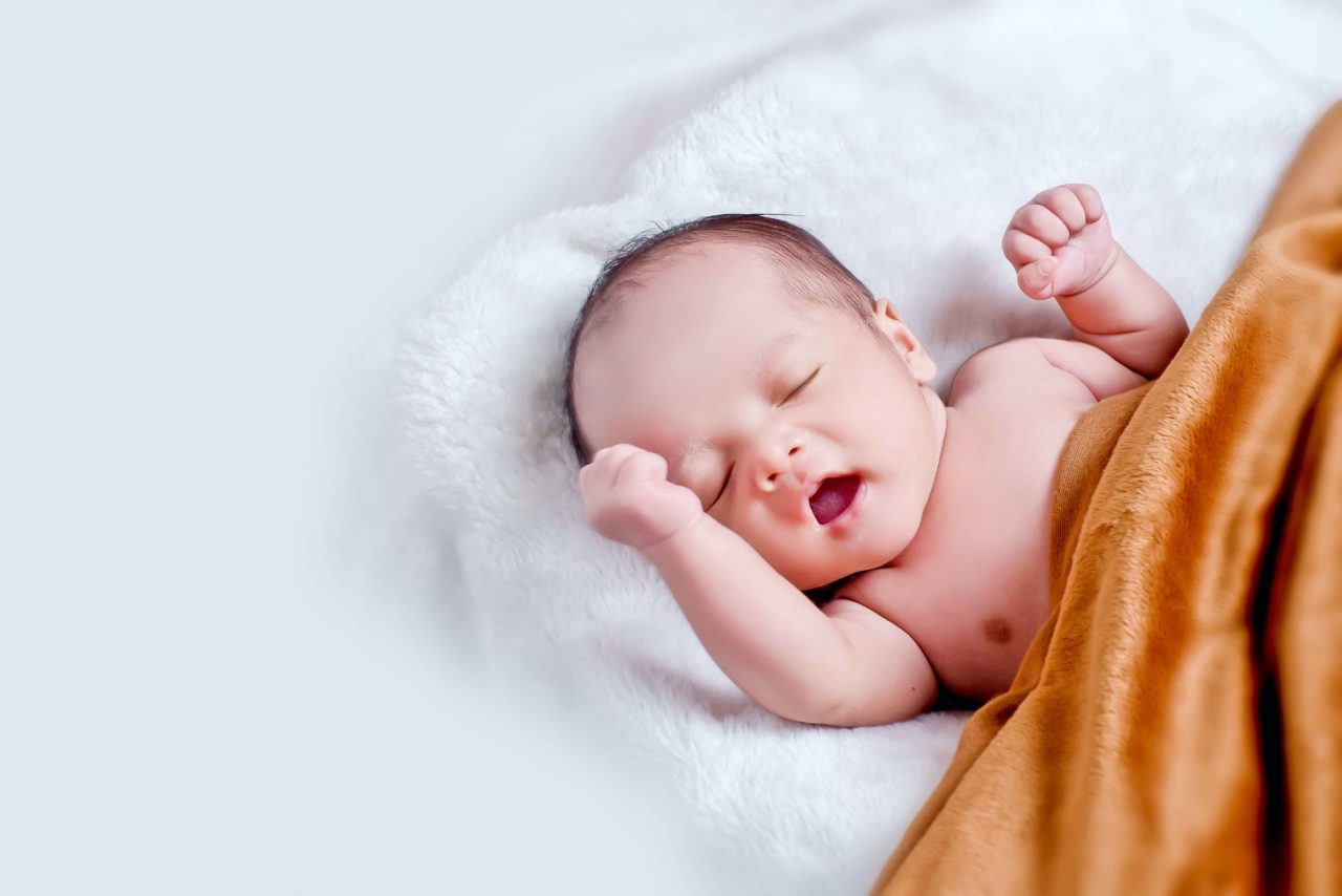 One month old baby milestones, development, feeding & activities ...